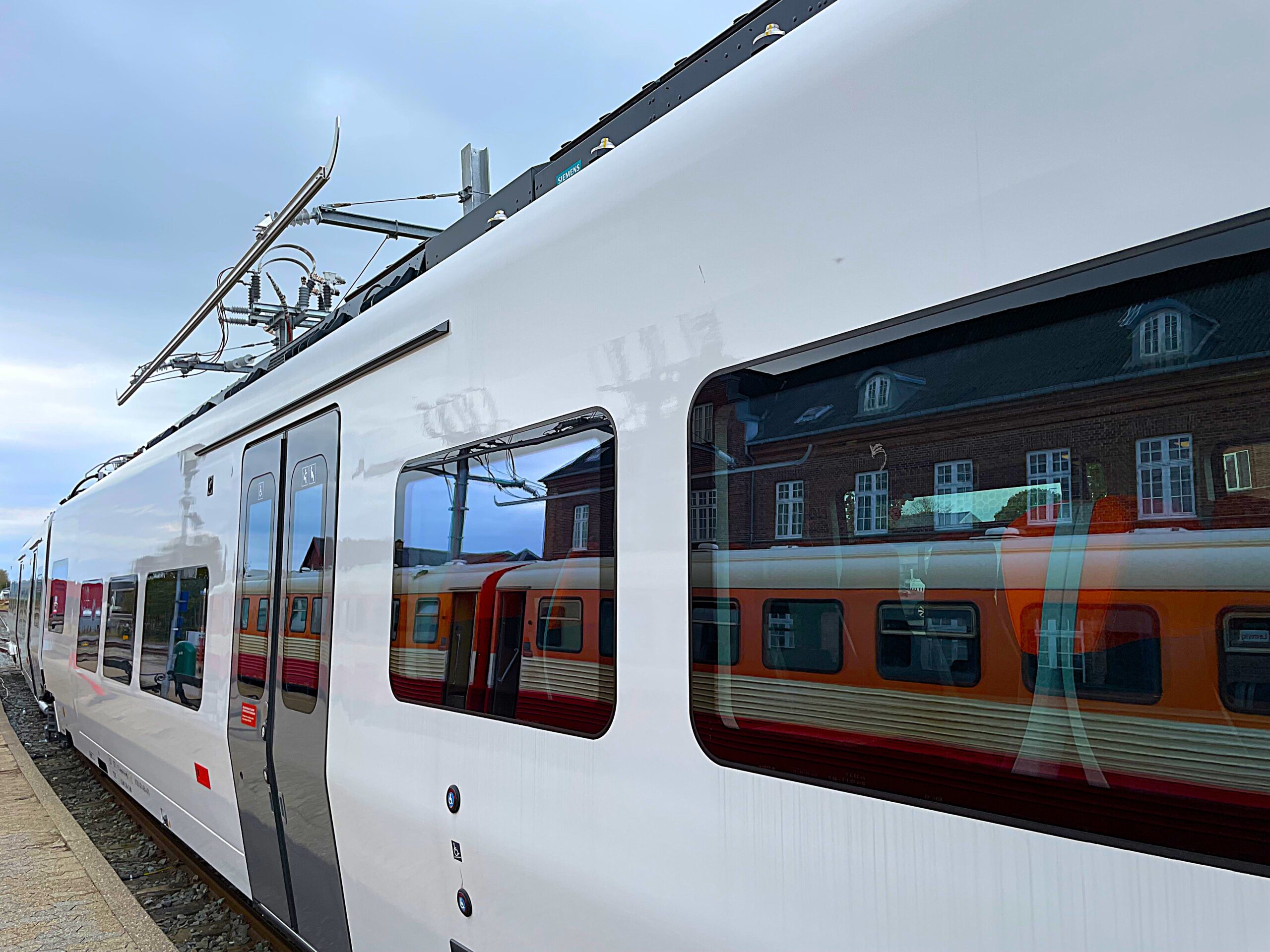 De sidste tre batteritog i "hus" - Midtjyske Jernbaner